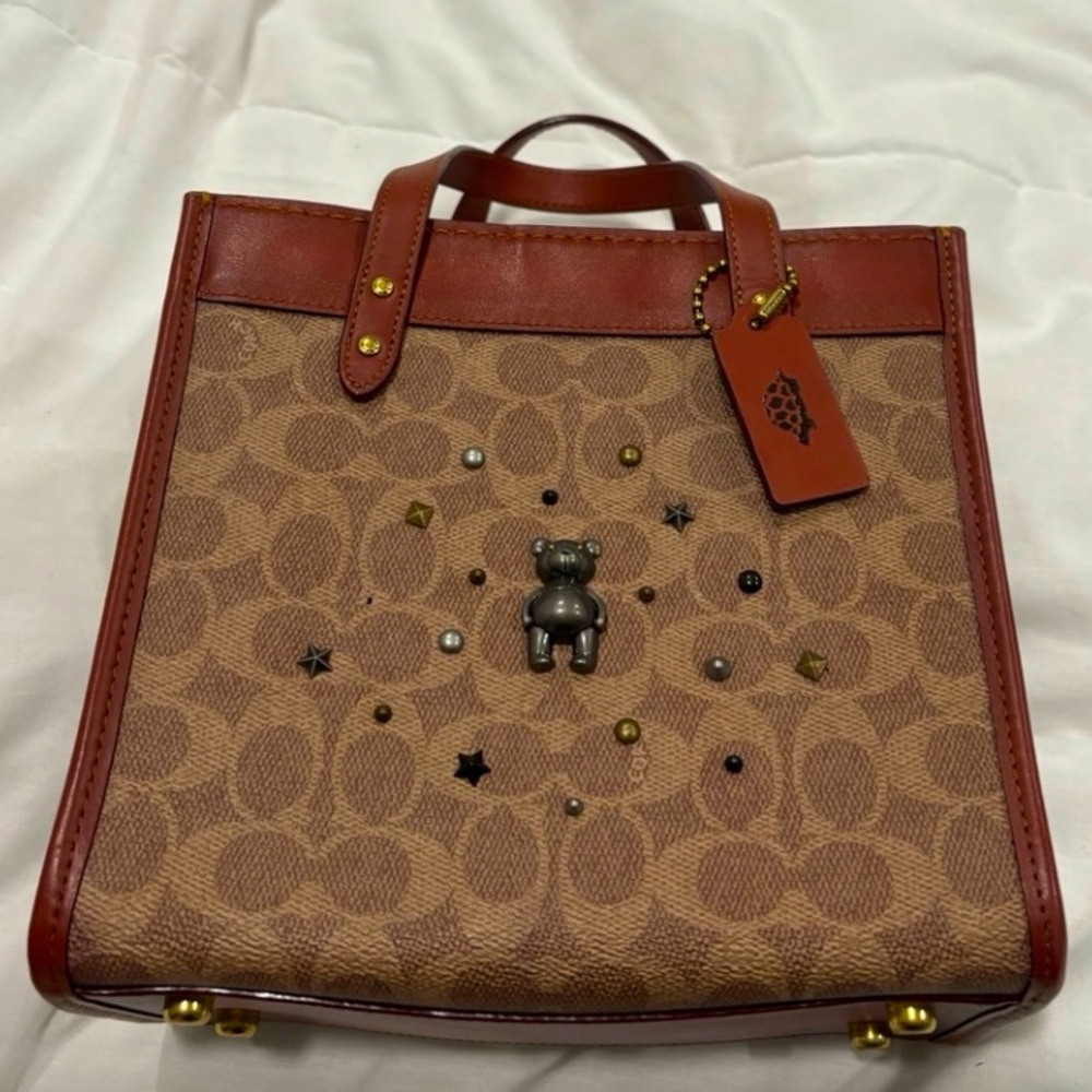 Coach Field Tote 24 - Gem